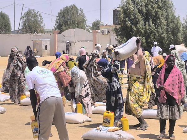 Tchad : l’homme d’affaire Aboud Hachim Bouder remet 1 000 sacs de ...